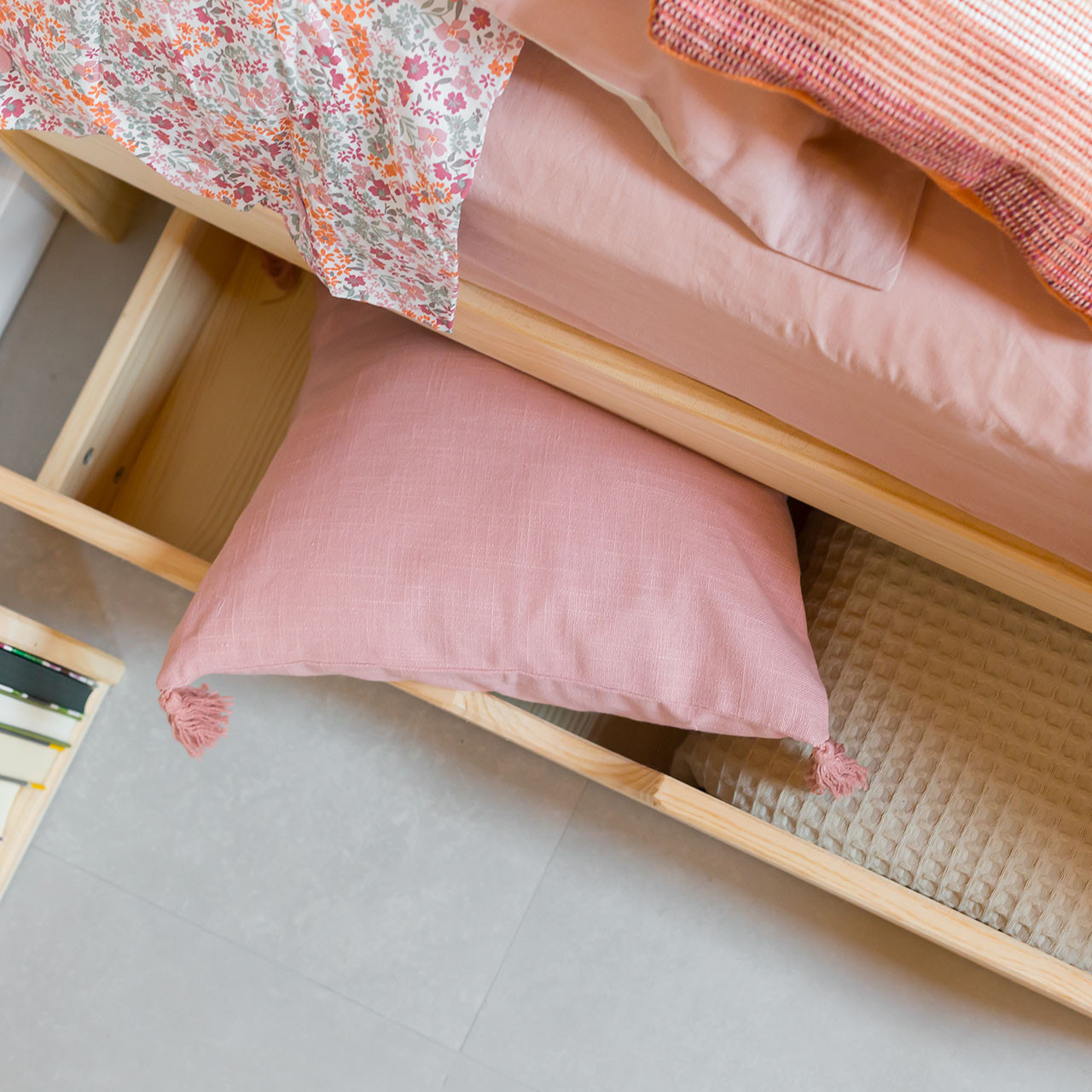 TESTA CAMA 150 COM GAVETAS DE ARRUMAÇÃO